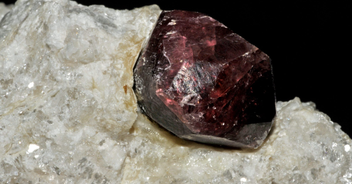 Guide to Pyrope Garnet (Properties, Value, History) – VistaVistaVISIONS