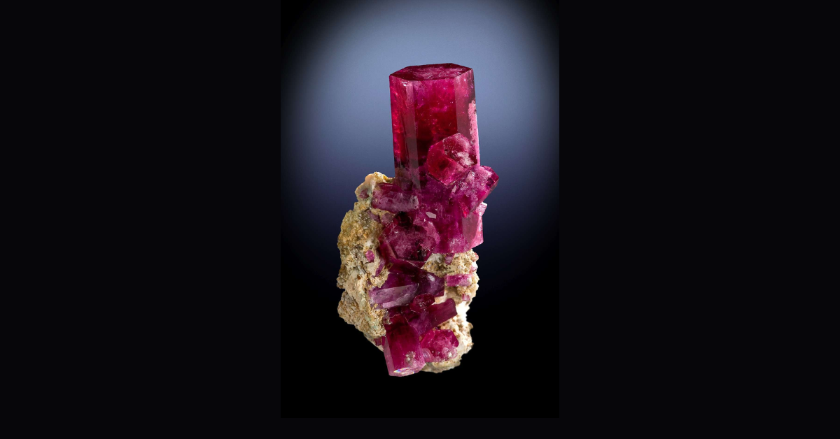 Guide to Red Beryl (Properties, Value, History) – VistaVistaVISIONS